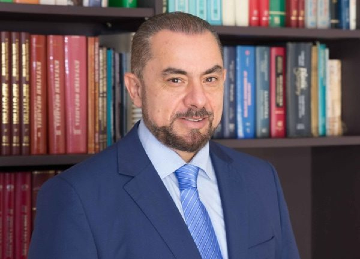Αθανάσιος Χριστόπουλος για καλοκαιρινό μαύρισμα: Μύθοι και επιστημονική ...